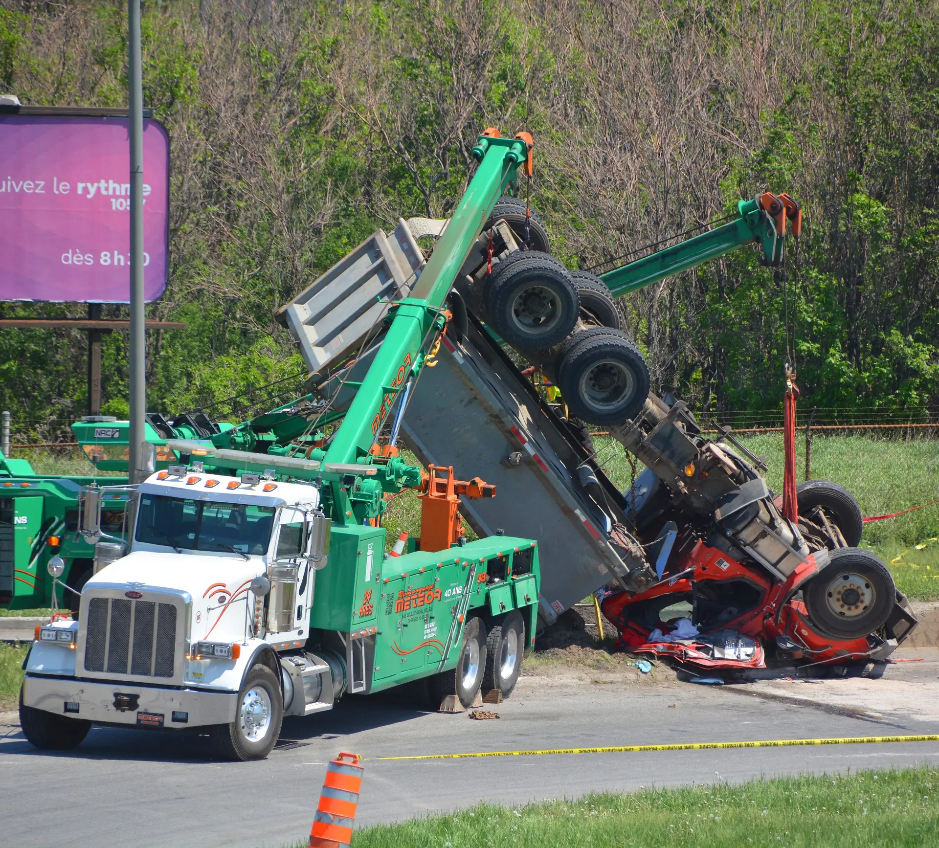 Big Rig Tow Trucks Save the Day: Heroes of Heavy-Duty Towing – Pete ...